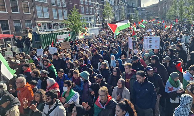 Başkent Amsterdam'da Filistin'e Destek Yürüyüşü'ne 15 bin kişi katıldı ...